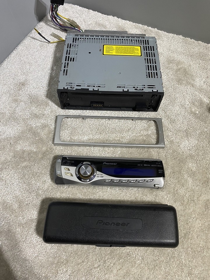 Pioneer DEH-30MP Car Radio/CD Player Flip off face with case | eBay UK