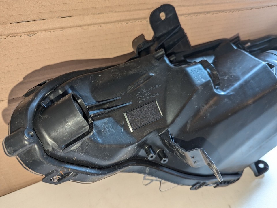 Toyota Aygo (2014-2017) front right headlamp assembly Depo 212-111HR ...