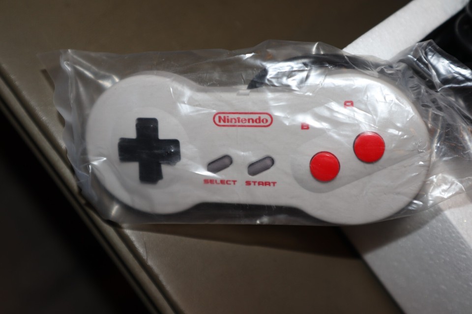 *NEW IN BOX* Nintendo NES-101 Top Loader Control Deck Console Game ...