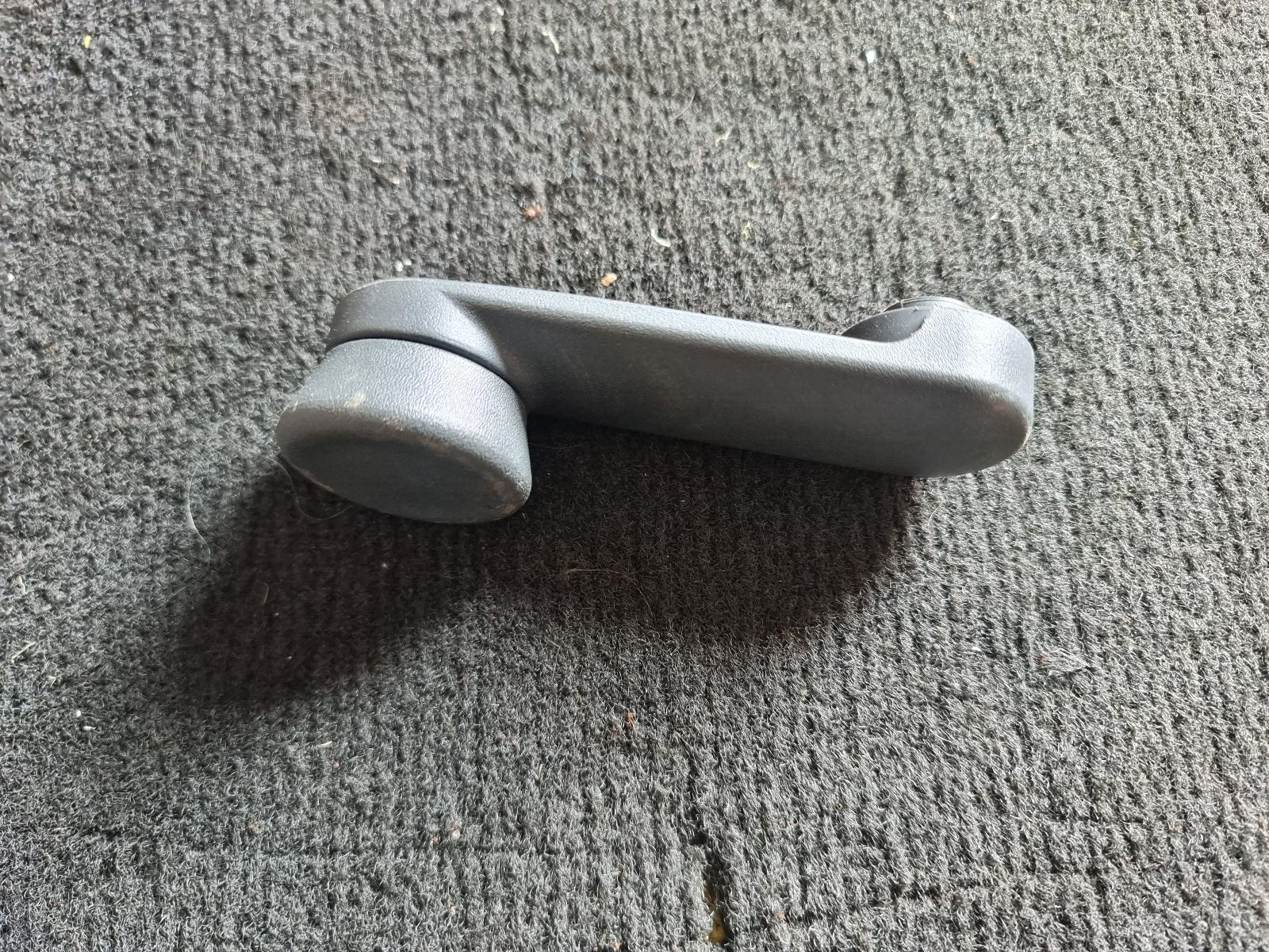 VT-VX MANUAL WINDOW WINDER HANDLE #44094 | eBay