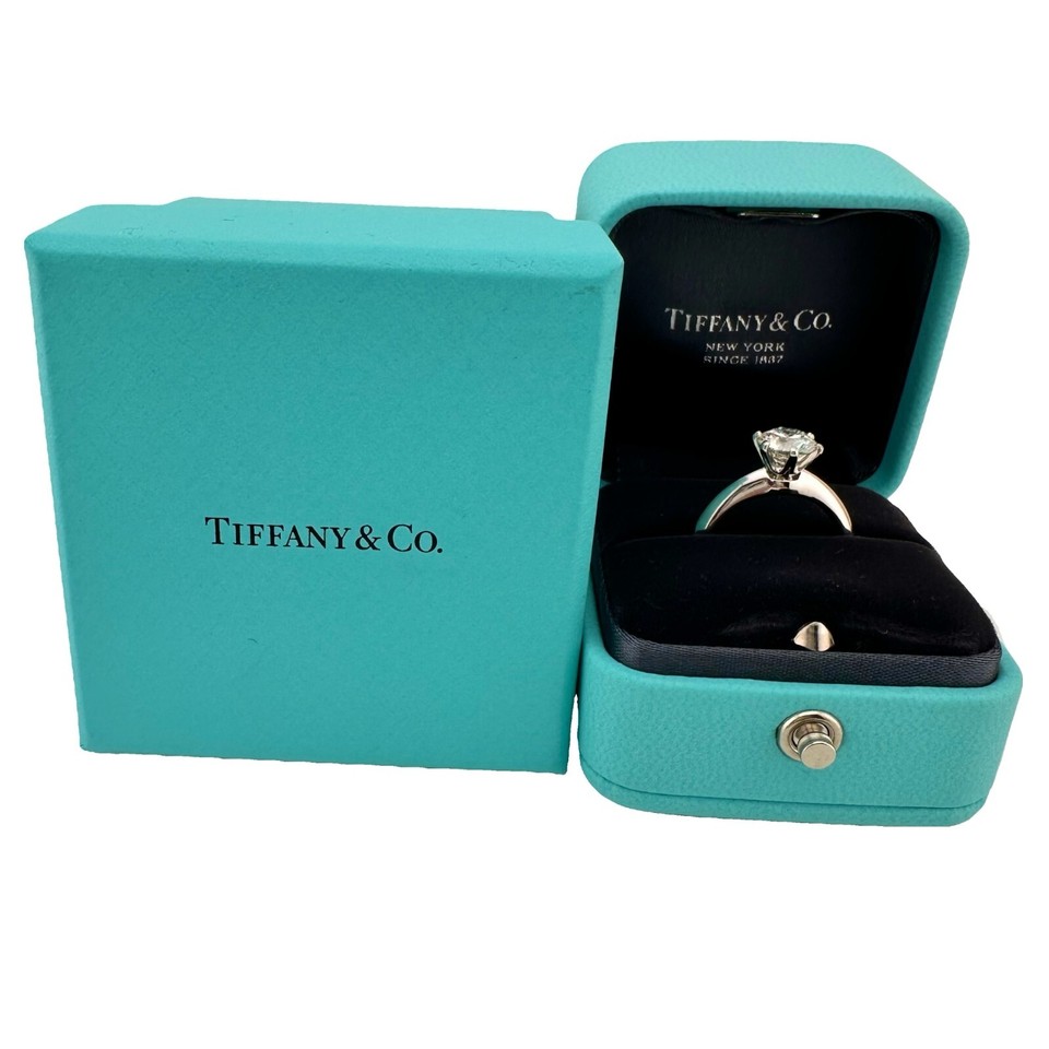 Tiffany & Co. Round Brilliant Diamond 1.22 cts I VS1 Platinum ...