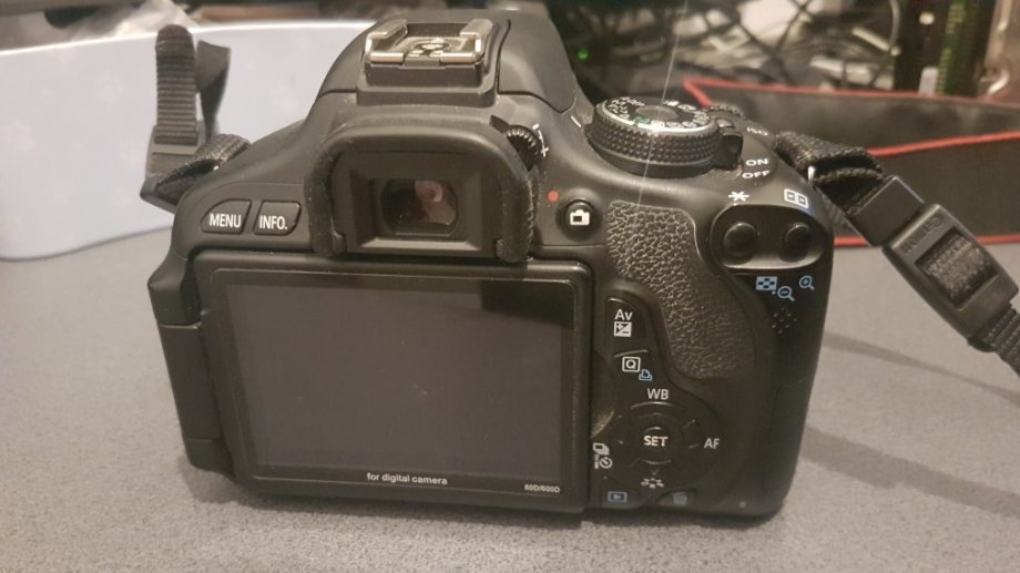 Canon 600D body + battery grip BG-E8 + 2 new Canon LP-E8 | eBay
