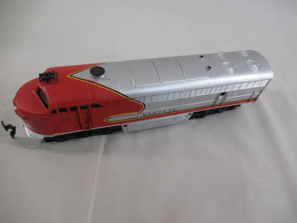 AHM HO ATSF Santa Fe Diesel Locomotive FM C-Liner #5028 TESTED | eBay