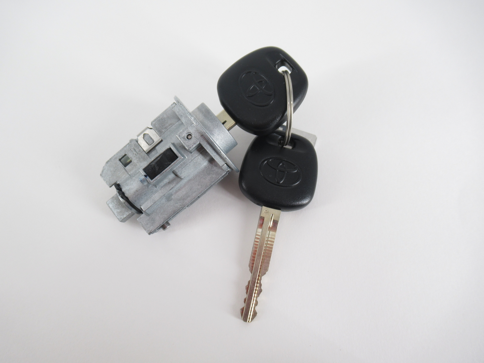 Genuine OEM Toyota 69057-04030 Ignition Lock Cylinder Set | eBay