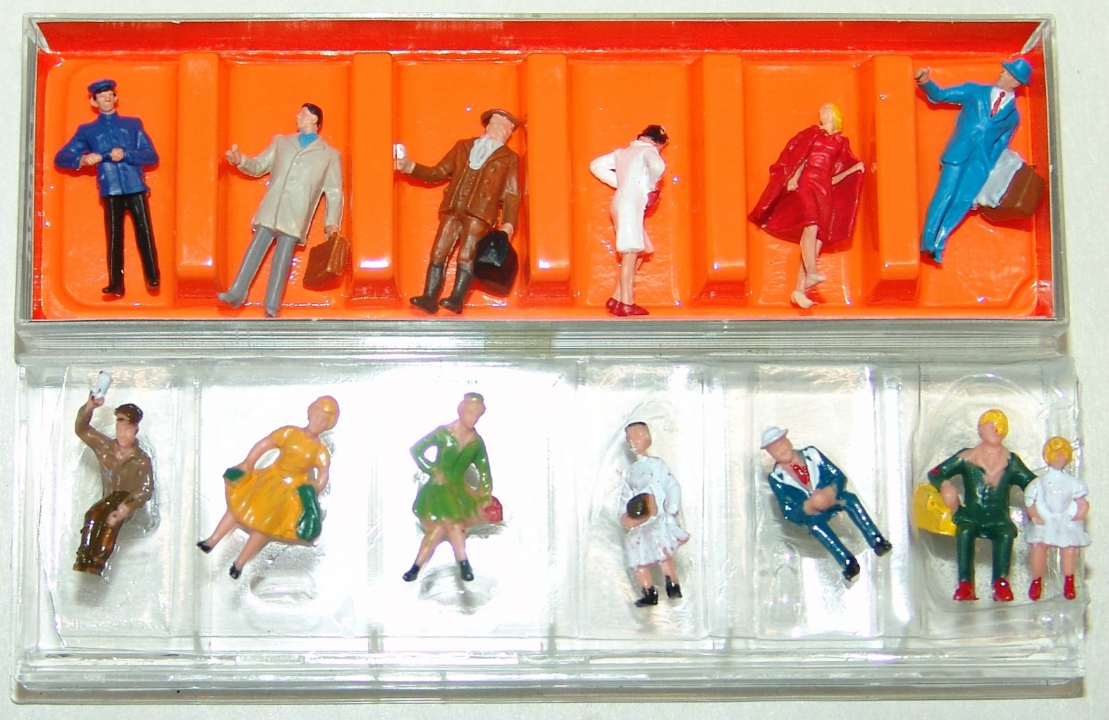 HO 1:87 SCALE PREISER 14029 & OTHER SITTING STANDING PLATFORM PEOPLE ...