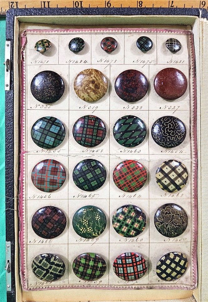 SALESMAN'S Sample Case of 25 Antique BUTTONS, 1800s Tin Painted Plaid ...