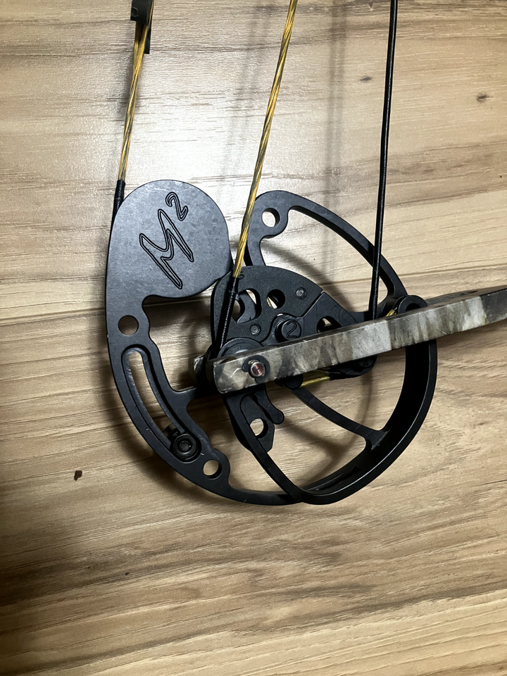 Martin Cheetah SE Compound Archery Bow with Case & Arrows | eBay