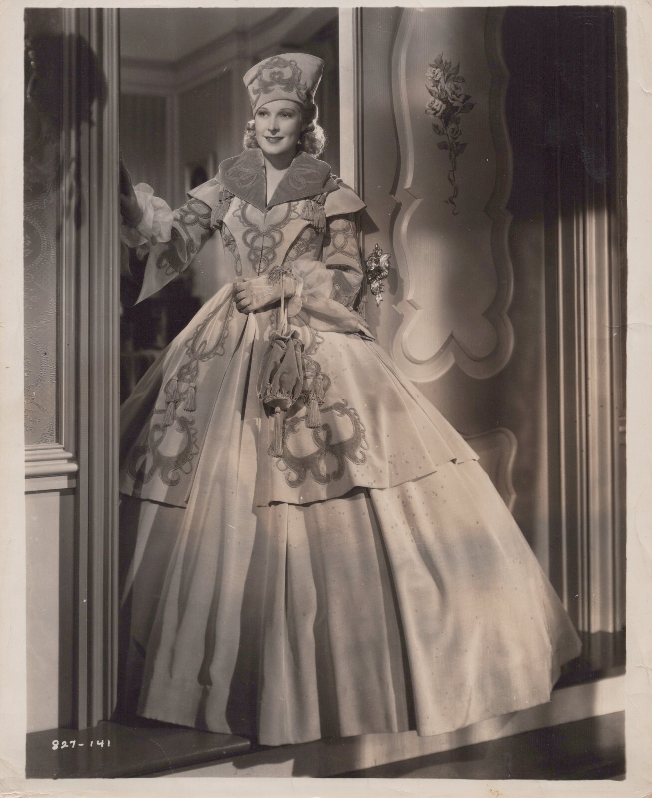Miliza Korjus (1938) 🎬⭐ Hollywood beauty - Exotic Stylish Pose Photo K ...