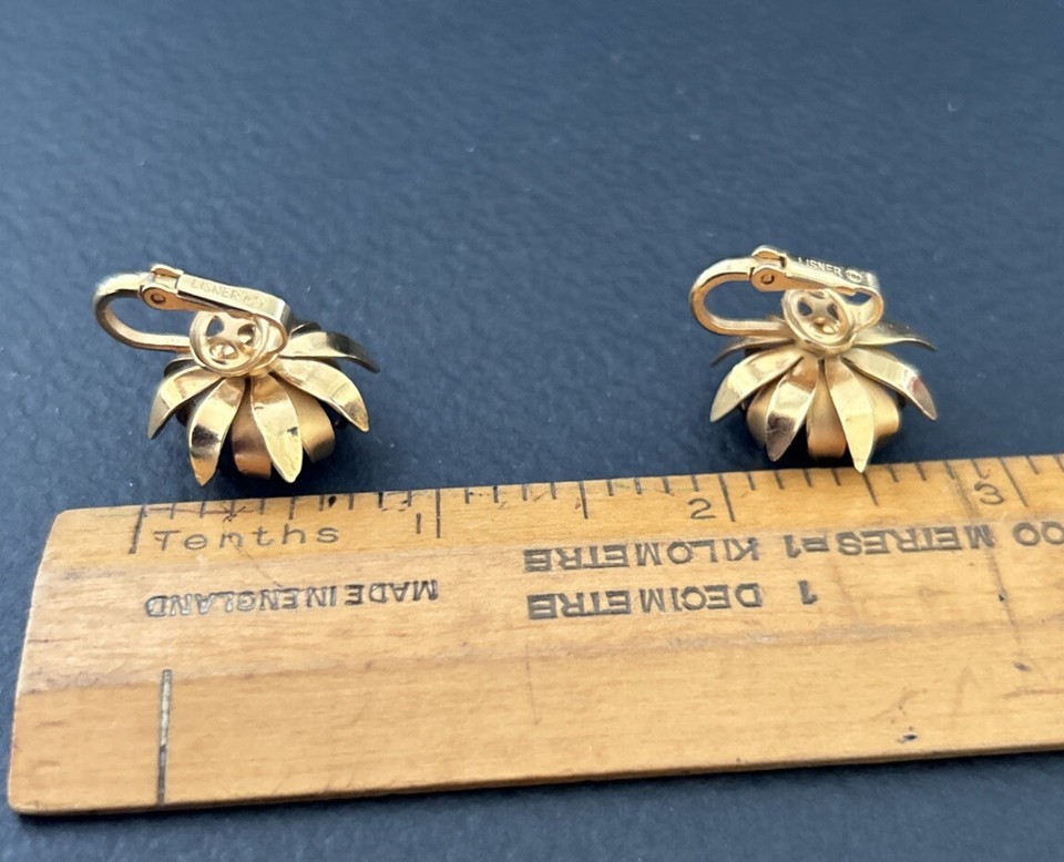 Rare Vintage LISNER Flower Shape Gold Tone Clip On Earrings Signed ...