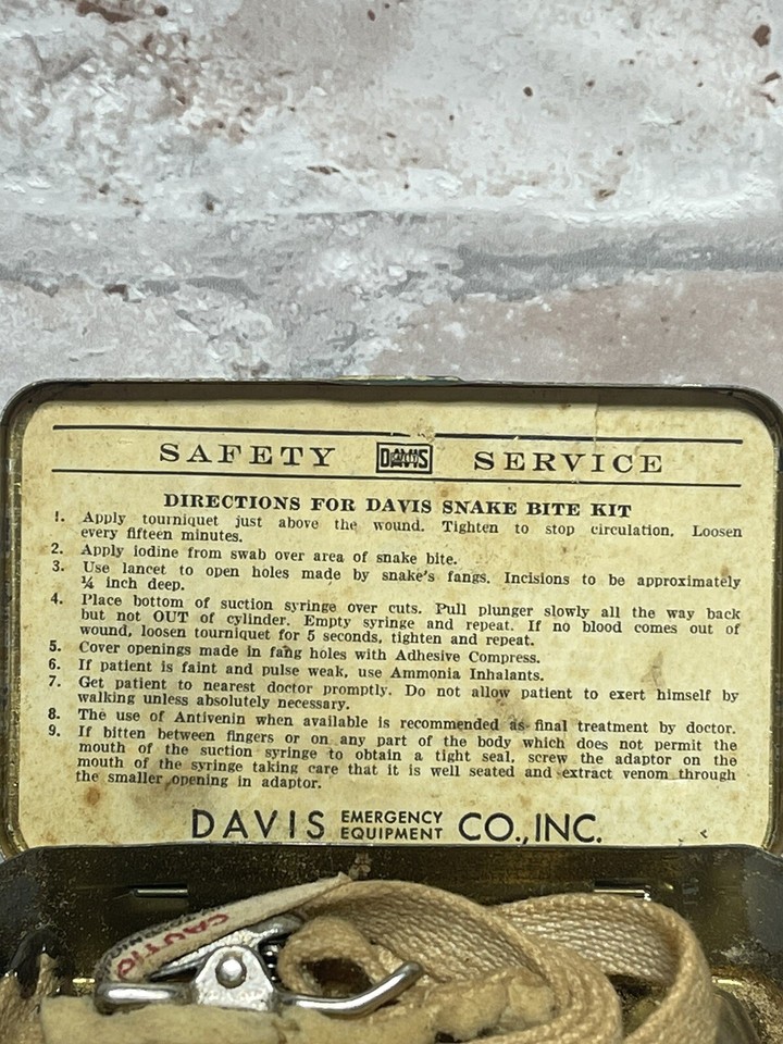 Davis Co. SAFETY SNAKE BITE KIT First Aid Kit. Complete Kit In Tin ...