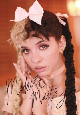 MELANIE MARTINEZ SIGNED AUTOGRAPHED 6X4 PHOTO | eBay