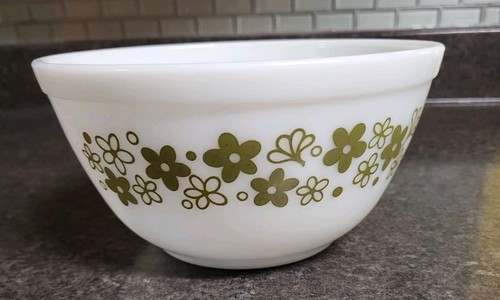 VINTAGE PYREX MIXING BOWL #402 Green Daisy PATTERN In MINT CONDITION 1. ...