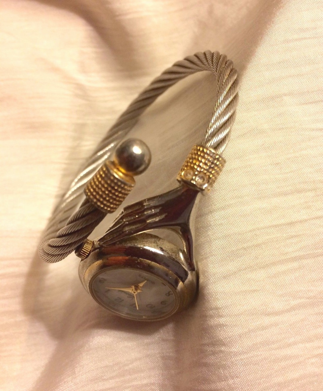 Vintage LUCIDA Quartz Watch Coil Band Hand Holding Clock Face ...