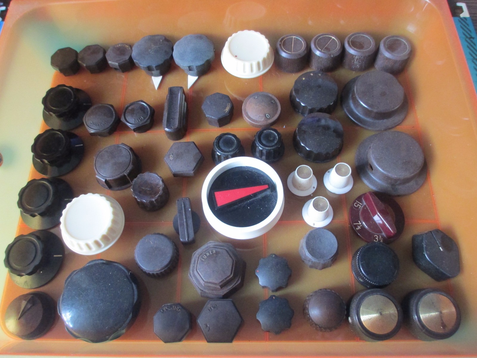 VINTAGE KNOBS FOR RECORD PLAYERS, AMPLIFIERS, RADIOS.ETC.1960's. 1 KNOB ...