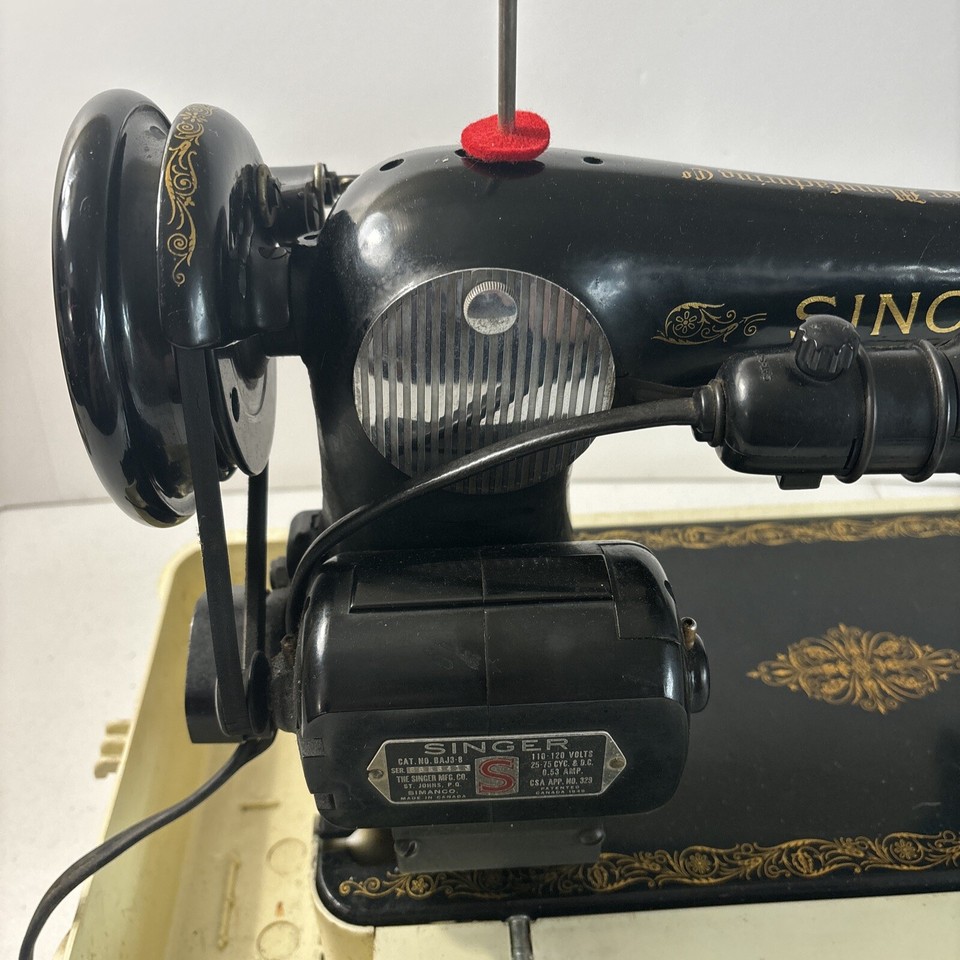Vintage 1952 Singer Sewing Machine Electric 66 with Plastic case foot ...