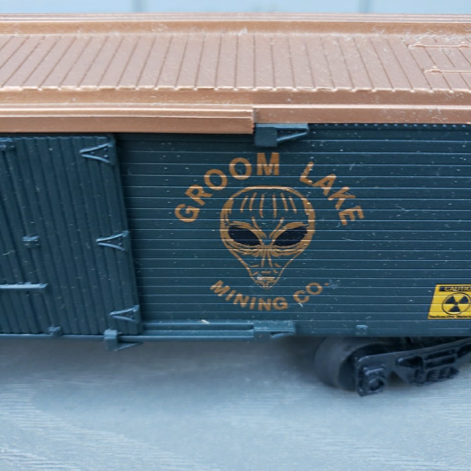 LIONEL O Gauge Area 51 Alien Spaceship Recovery Set 6-30087 (0-8-0 ...