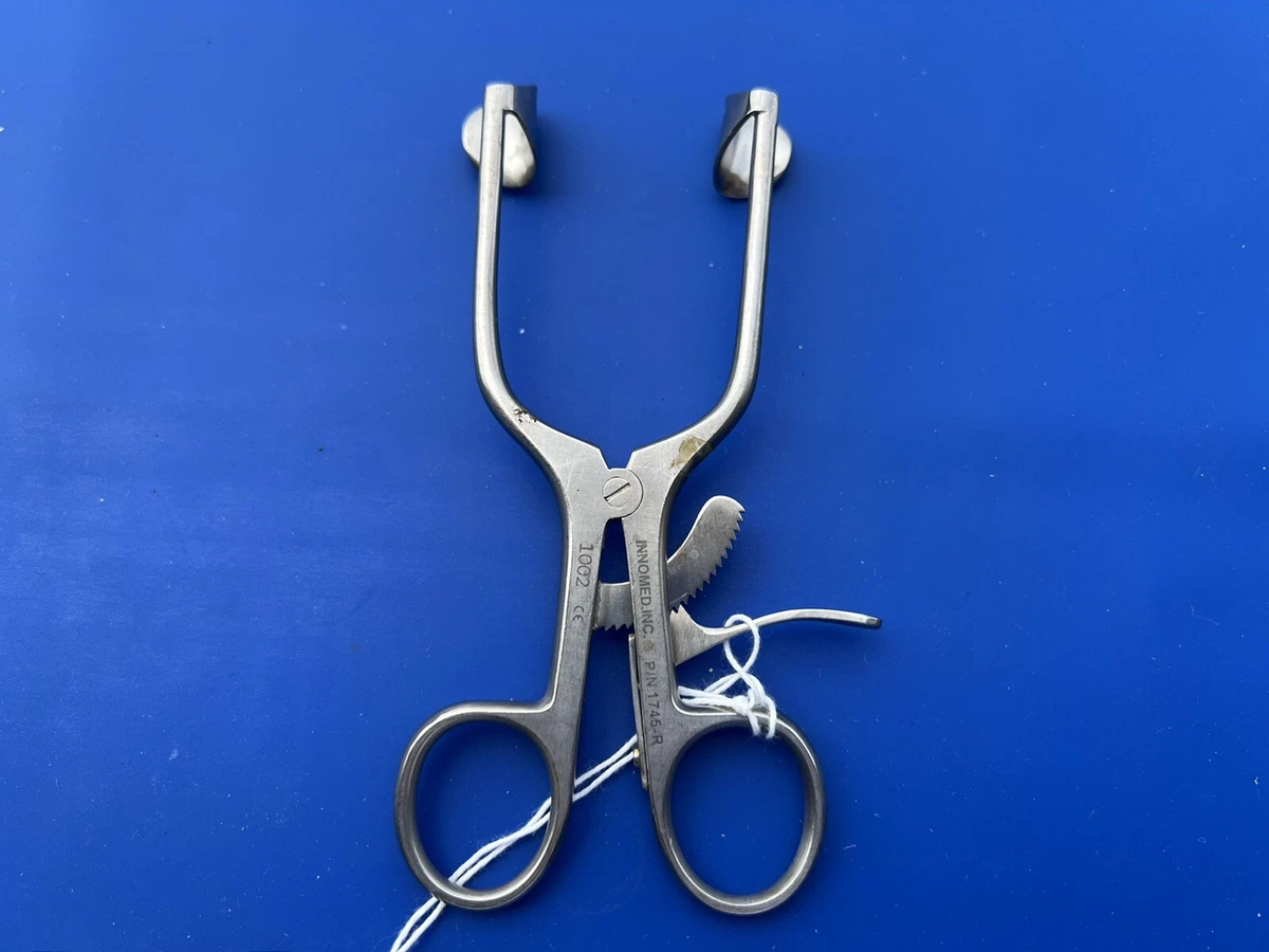 Self Retaining Retractor