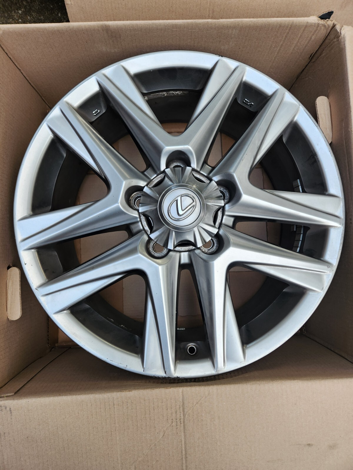 Lexus LX570 OEM 20" Wheels Like New $900 running on 285/55R20 (4 wheels ...