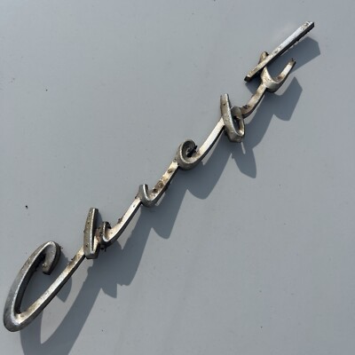 VINTAGE 1957 PONTIAC CHIEFTAIN EMBLEM SCRIPT Badge Broken Partial | eBay