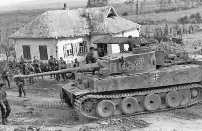 WW2 Picture Photo German Troops around Tiger Tank number 211 in Russia ...