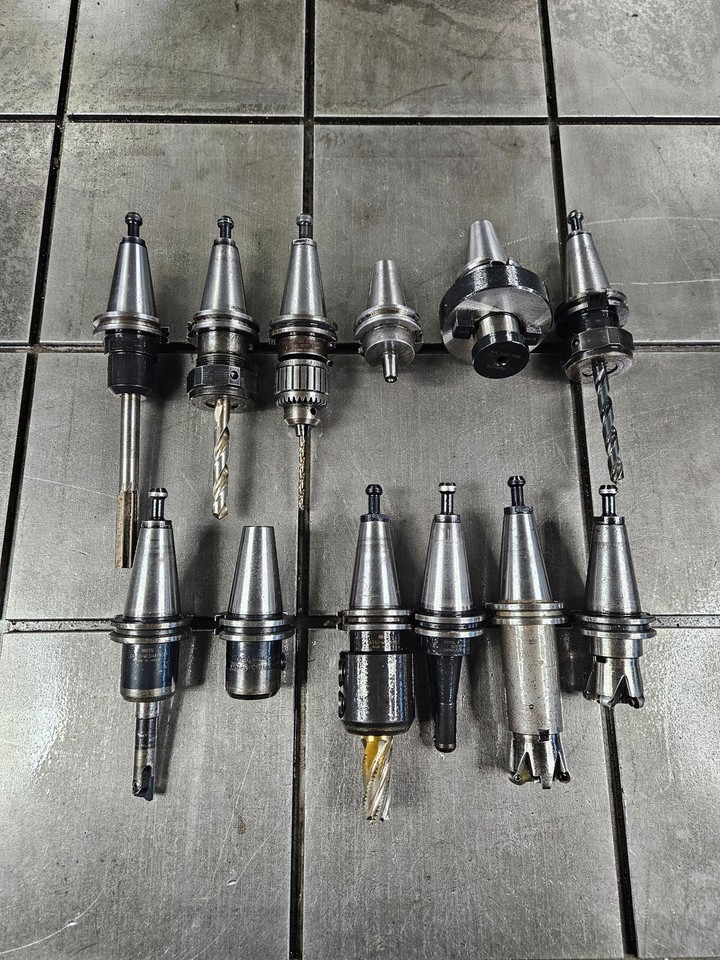 (12) CAT-40 CNC Tool Holders PARLEC NIKKEN VALENITE ROYAL & ACCUPRO ...