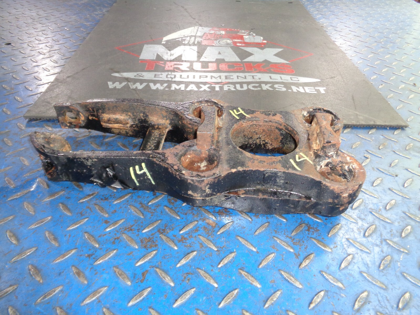 2010 MACK CHU613 SHOCK BRACKET PART NO. 20541760 | eBay