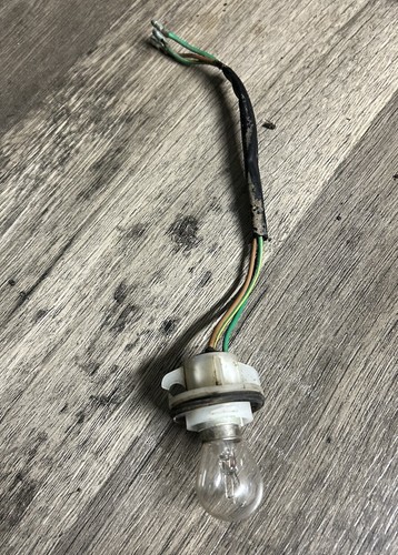 1984 HONDA SABRE VF700S TAILLIGHT BULB SOCKET 33705-MB0-003 | eBay