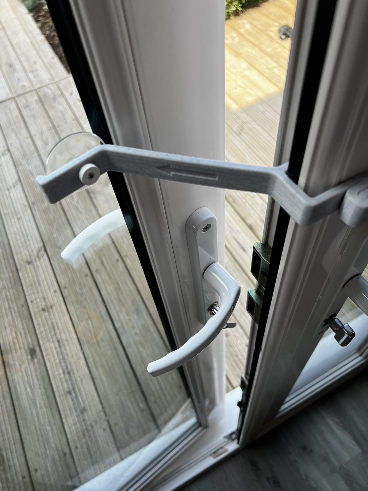 Cat Pet - Window, Door Restrictor - Secures in position With A 60mm Gap ...
