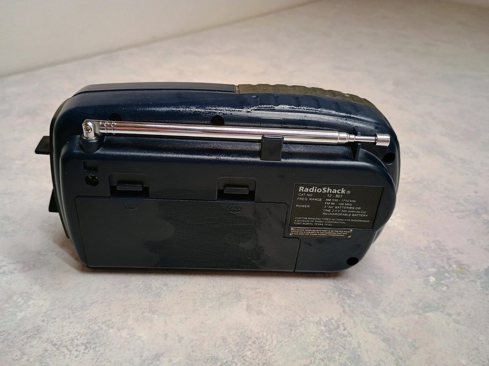 RadioShack Dynamo 12-801 AM/FM Wind-Up Radio w/ Emergency Alarm | eBay