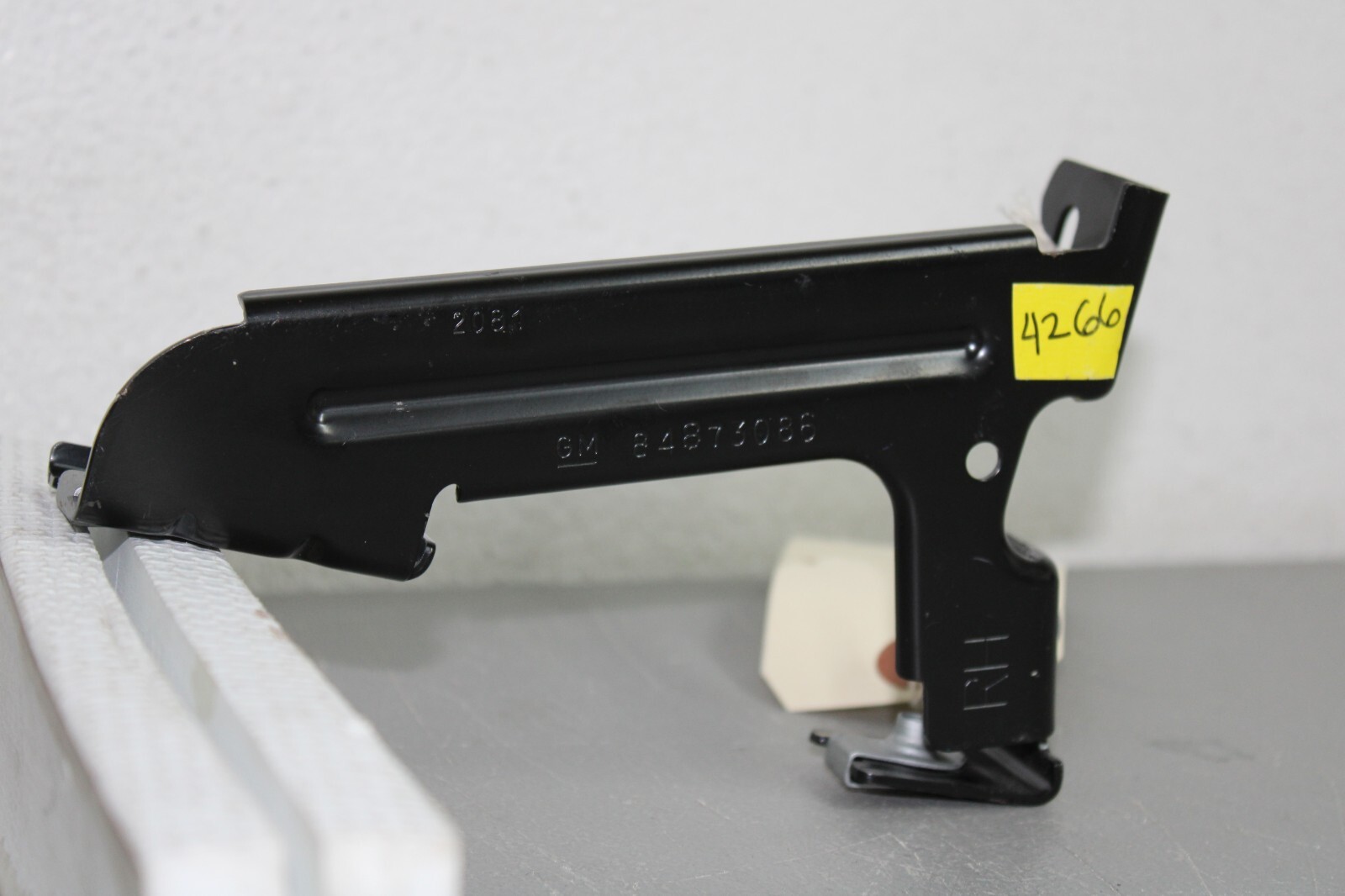 2021 2023 CADILLAC ESCALADE RIGHT SIDE LOWER RADIATOR SUPPORT BRACKET ...