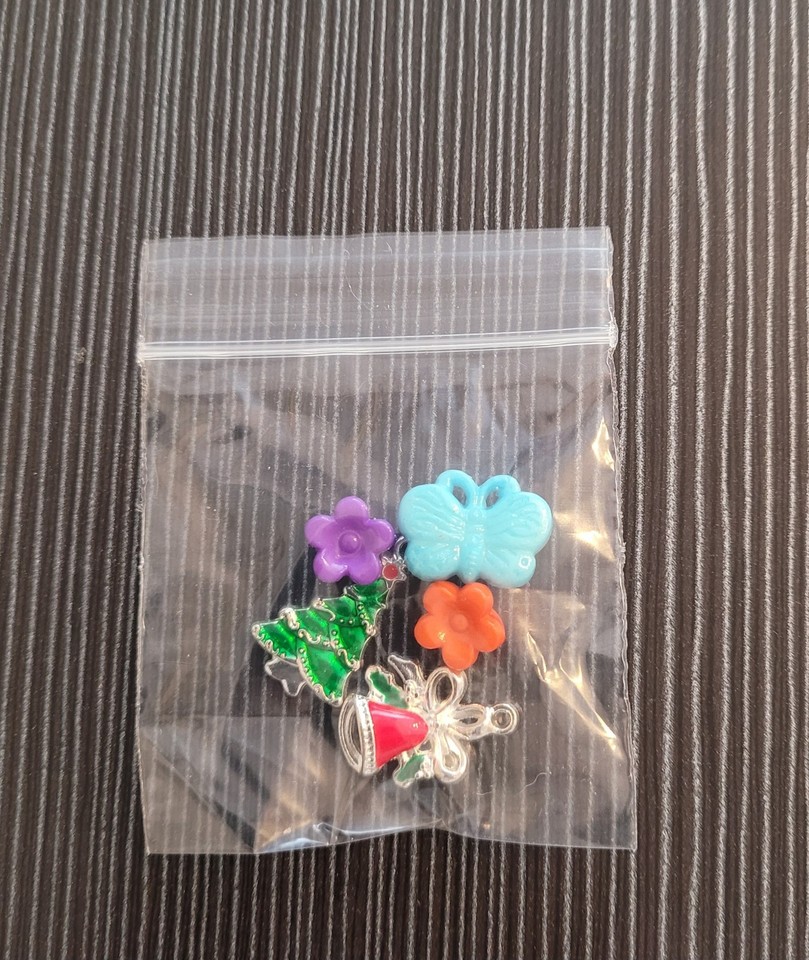 Cross Stitcher Mags Bundle X 6, 2006-2007 + Gifts & Novelty Buttons, Gc ...