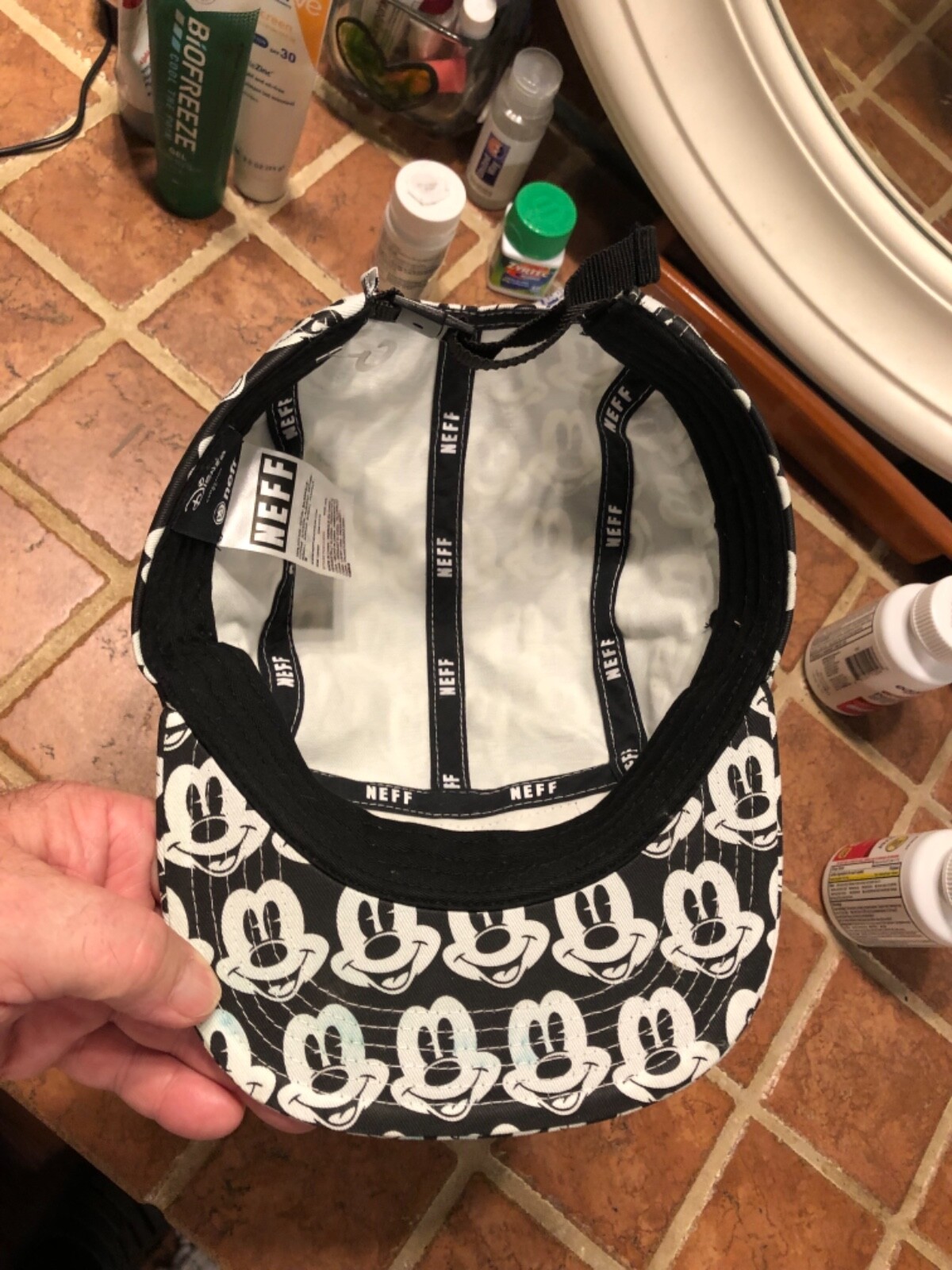 Mickey Mouse Neff MKY28 Disney Collection Cap Hat EUC - Gem