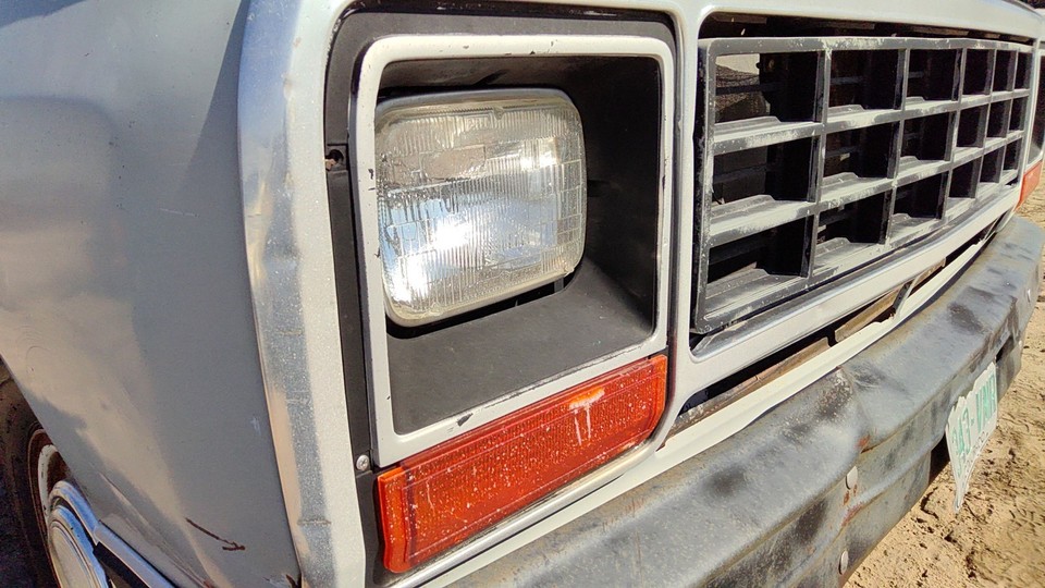 1981-1985 Dodge D350 Front Grille Assembly Complete With Bezels Oem ...