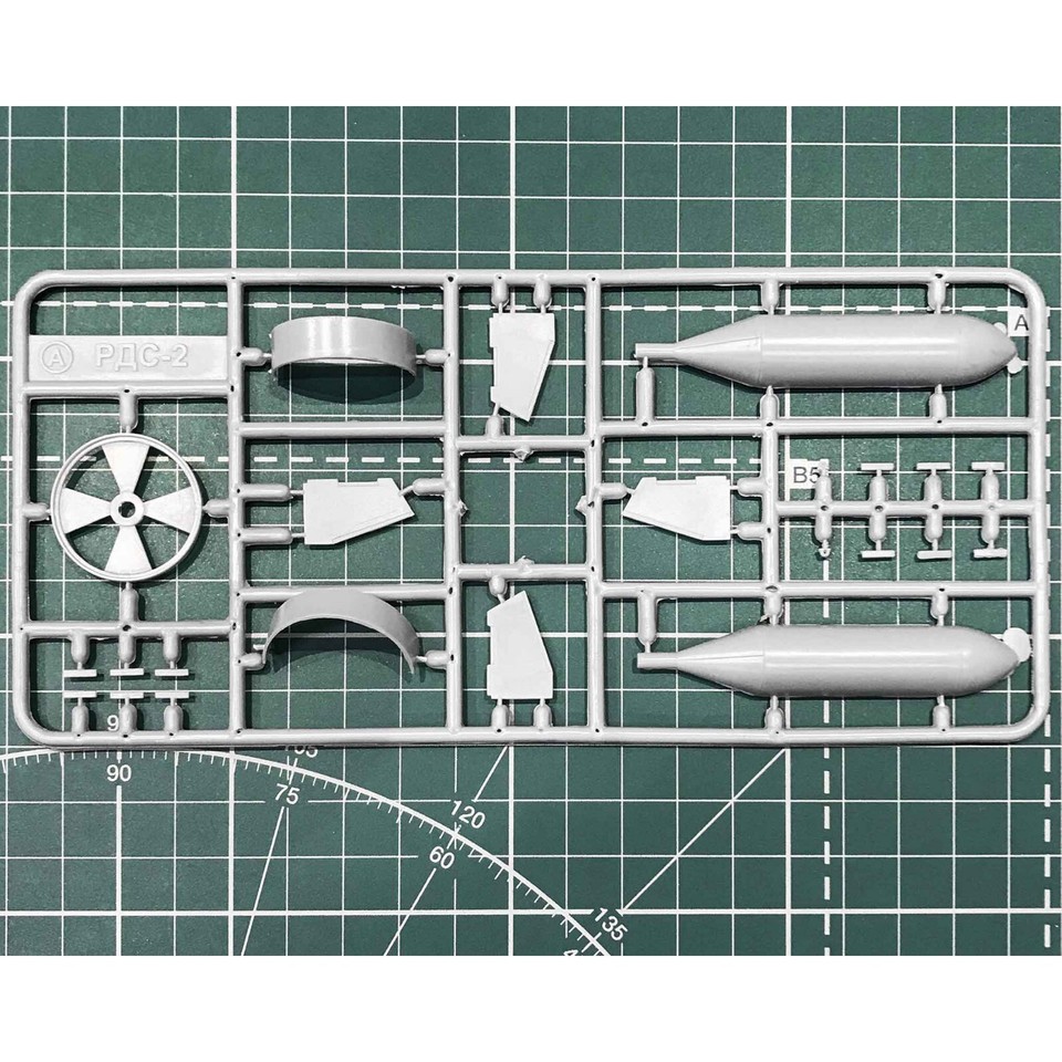 Amodel NA72002 Plastic model airplane kit Scale 1:72 Soviet atomic bomb ...