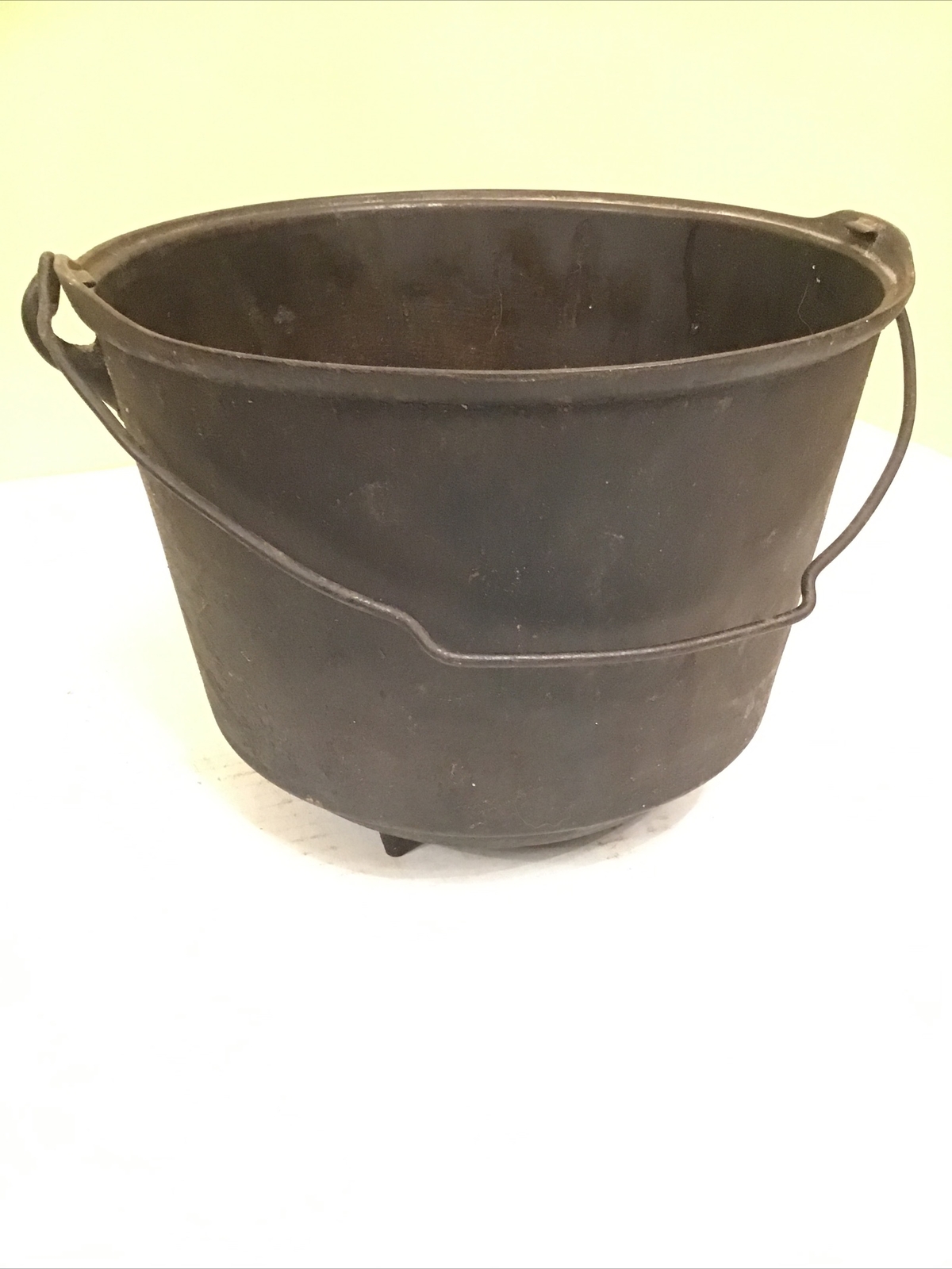 Vintage No 8 Cast Iron Bean Pot Kettle, 4 legged Gate Mark w/Side Pour ...