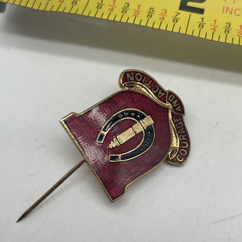 U.S. Military 26th Field Artillery Crest DI DUI Pin Back COURAGE AND ...