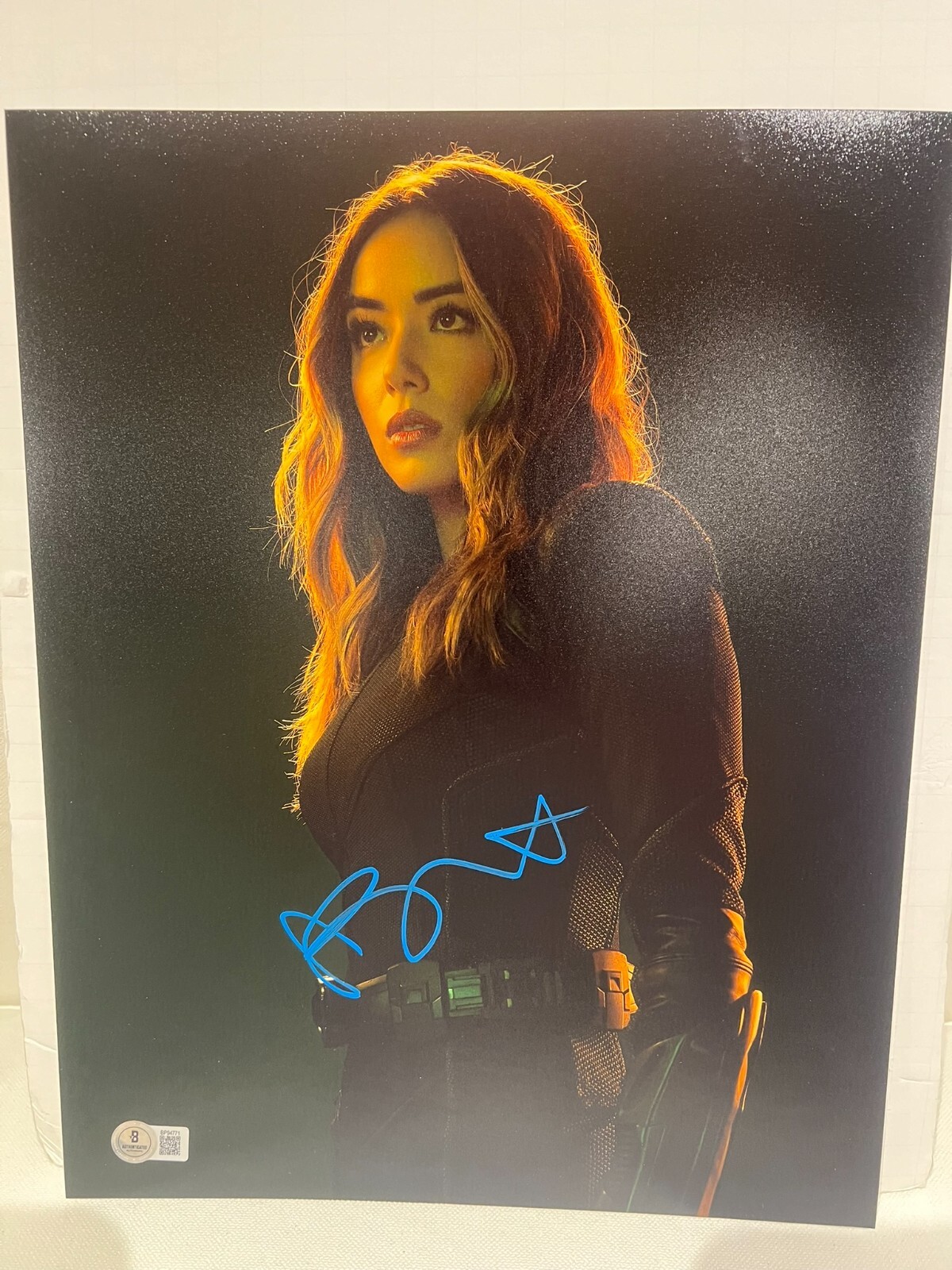 CHLOE BENNET SIGNED 11X14 DAISY JOHNSON PHOTO AGENTS OF SHIELD AUTO BAS ...