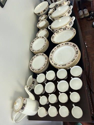 76 Piece Royal Crown Derby "Derby Border" English Bone China 8 Full ...