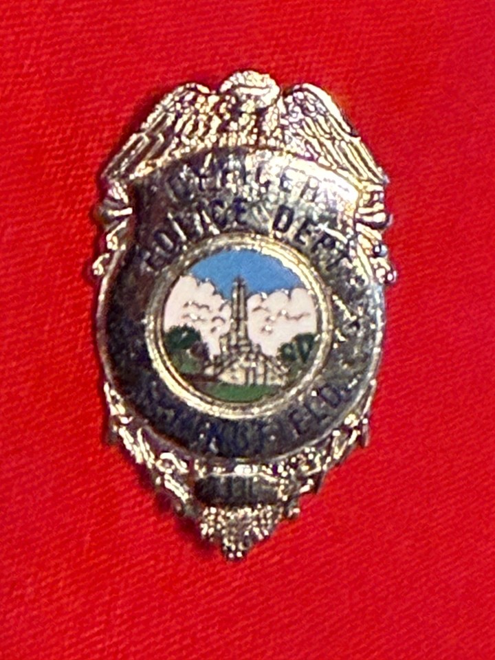 OBSOLETE Springfield Illinois Police Department Officer Badge Lapel Hat ...