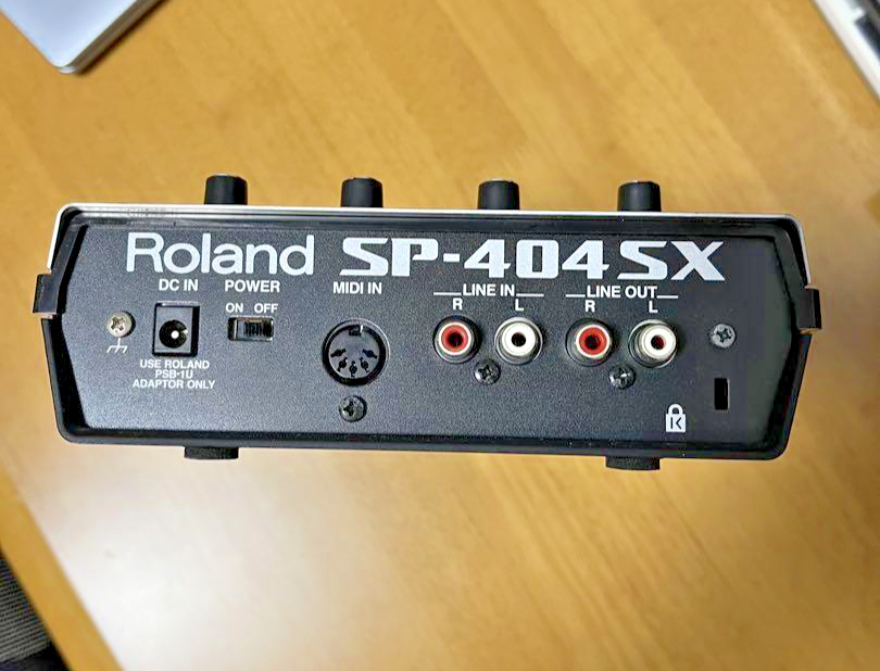 Roland SP-404SX Compact Linear Wave Sampler Compact Body Legendary ...