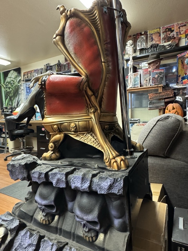 Elvira Horror slot machine topper | eBay