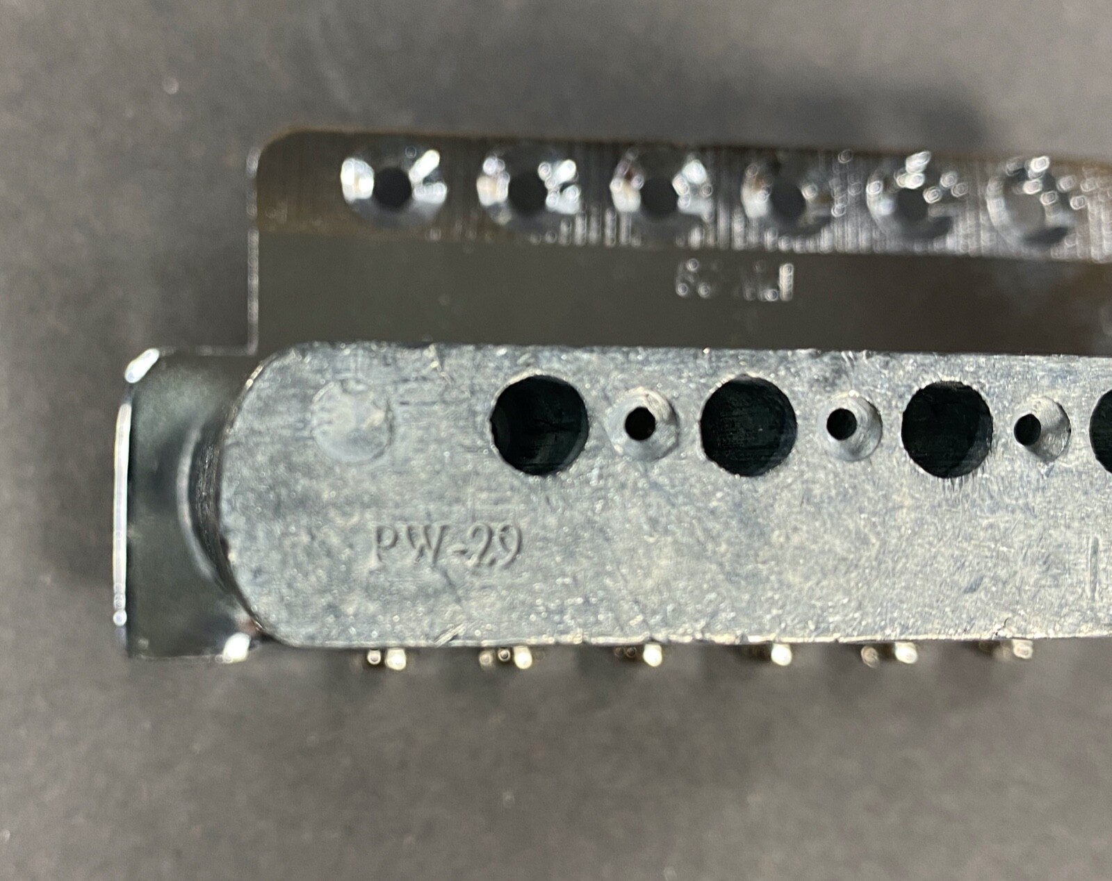 NEW - FENDER STD TREMOLO STRAT BRIDGE ASSEMBLY REPLACEMENT STRATOCASTER ...