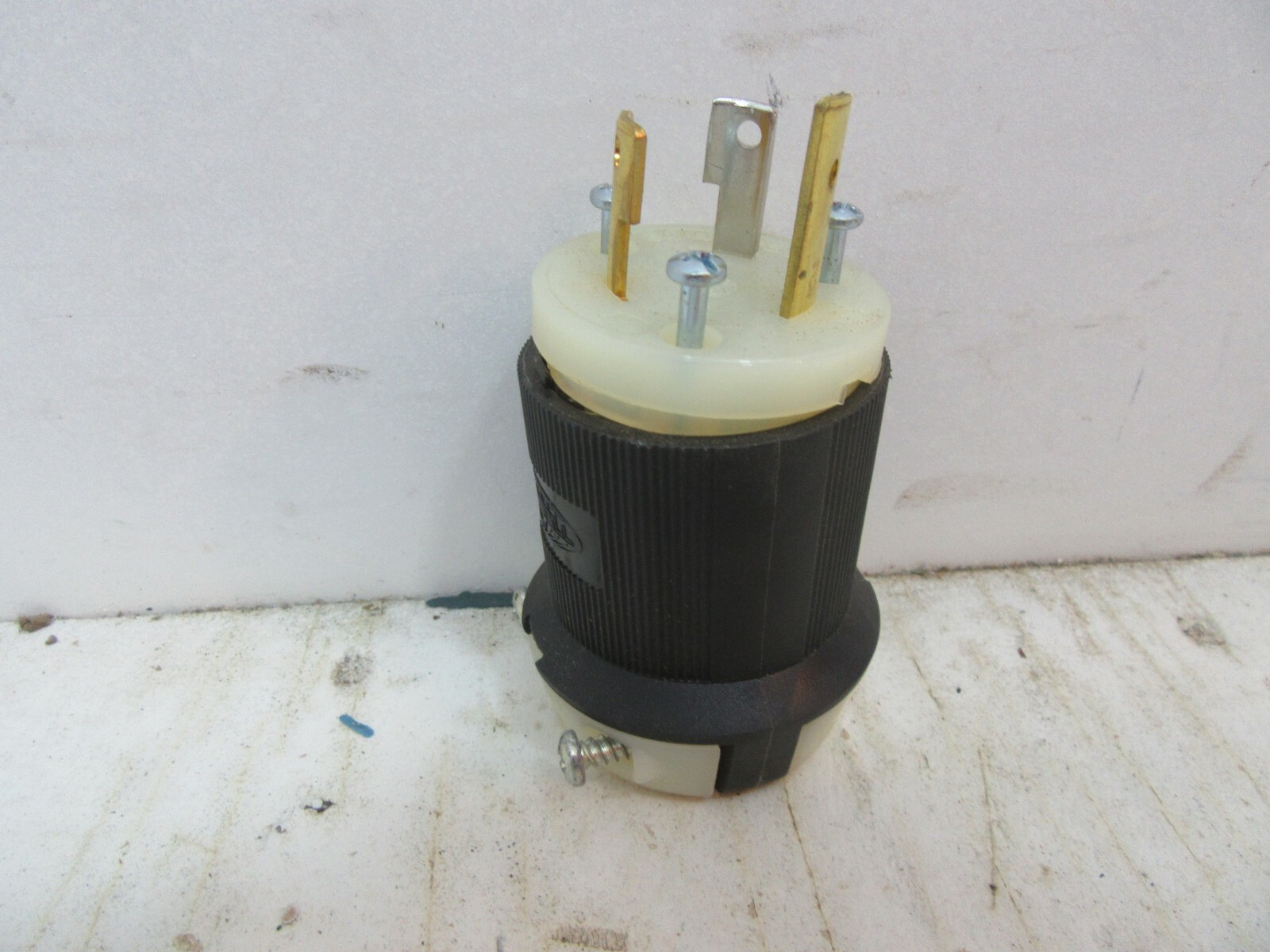 4 NIB HUBBELL HBL2611 TWIST-LOCK PLUGS GROUNDING 3 WIRE 30 AMP 125V | eBay