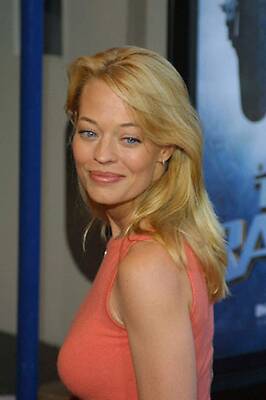 Jeri Ryan Looking To The Side 8x10 Picture Celebrity Print | eBay