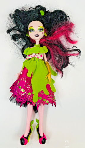 Monster High Scary Tales Snow Bite Draculaura Doll - Scarily Ever After ...