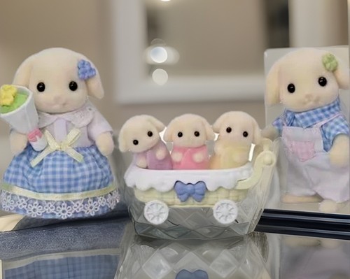 NEW Calico Critters Flora Rabbit Family Triplets Set Epoch Sylvanian US ...