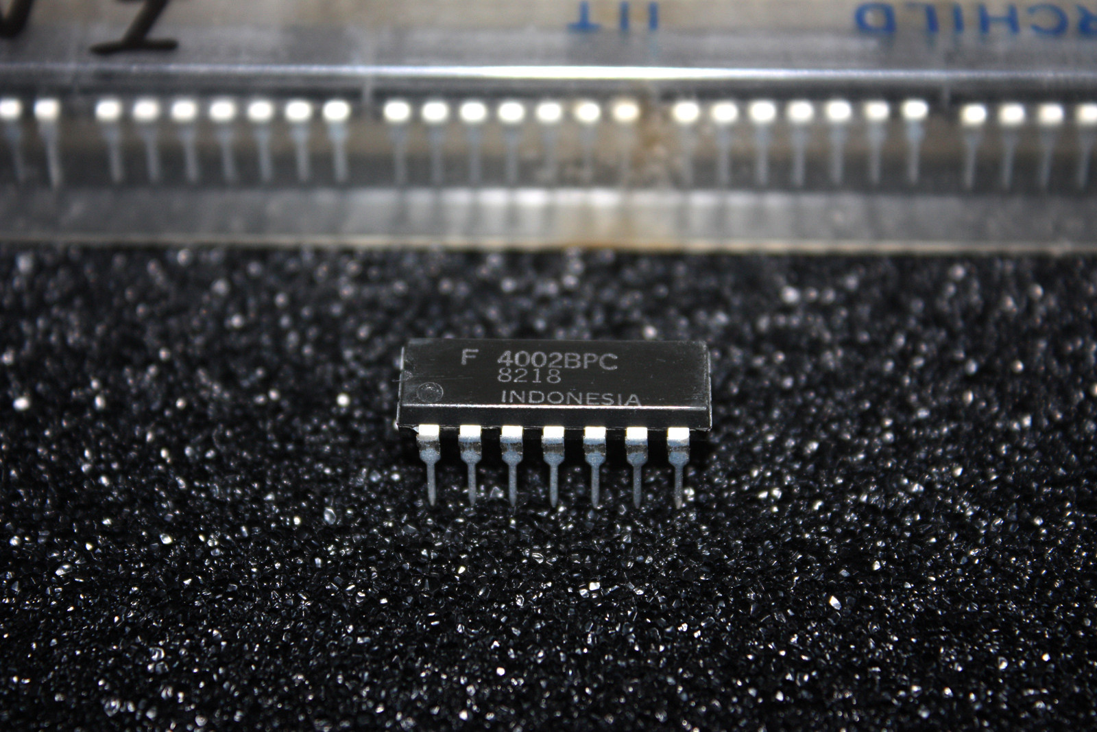 4002 Dual 4-Input NOR Gate, 4002BPC / MC14002BCP | eBay