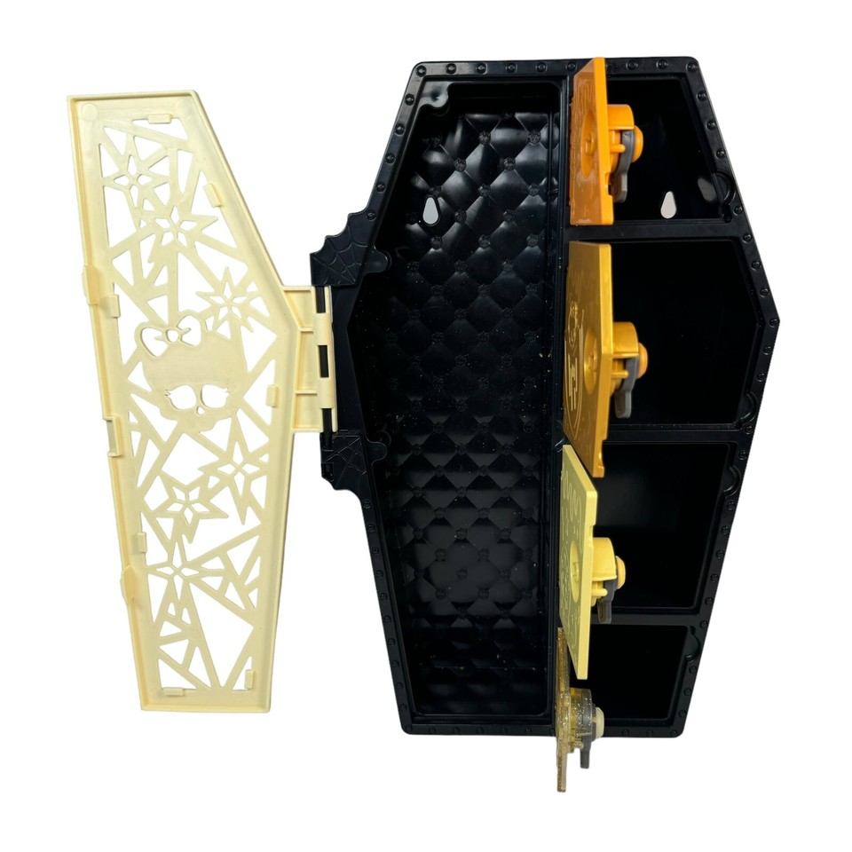 Monster High Skulltimate FearIdescent Cleo DeNile Doll Coffin Locker ...