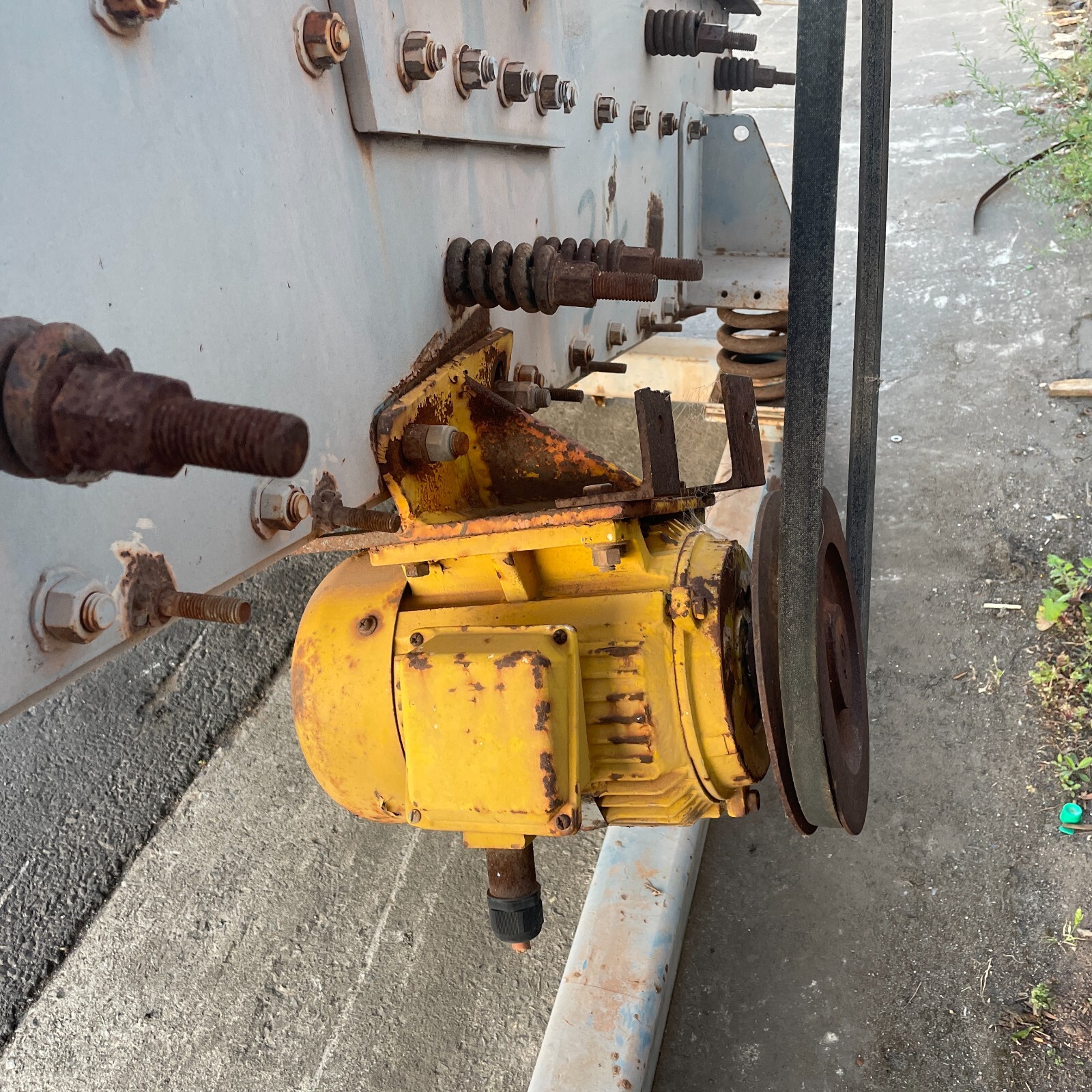 2500 x 1100mm Vibrating Screen exciter shaker vibrator quarry mine ...