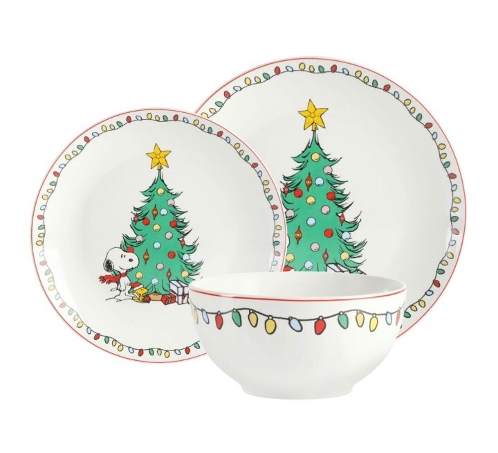 CHRISTMAS DINNERWARE SET. PEANUTS SNOOPY 18-Piece DINNER SET FINE ...